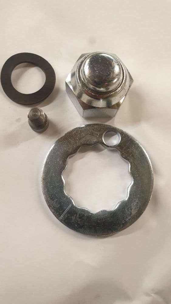 CASA LAMBRETTA REAR HUB LOCK RING AND NUT KIT