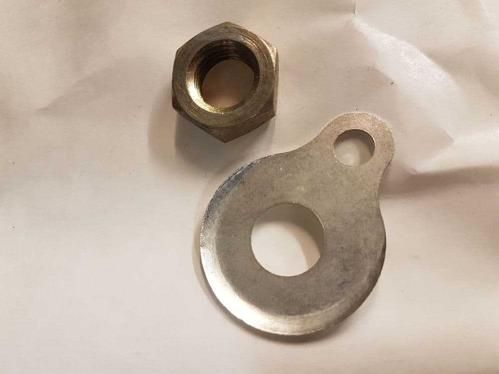 CLUTCH CENTRE NUT AND LOCK TAB