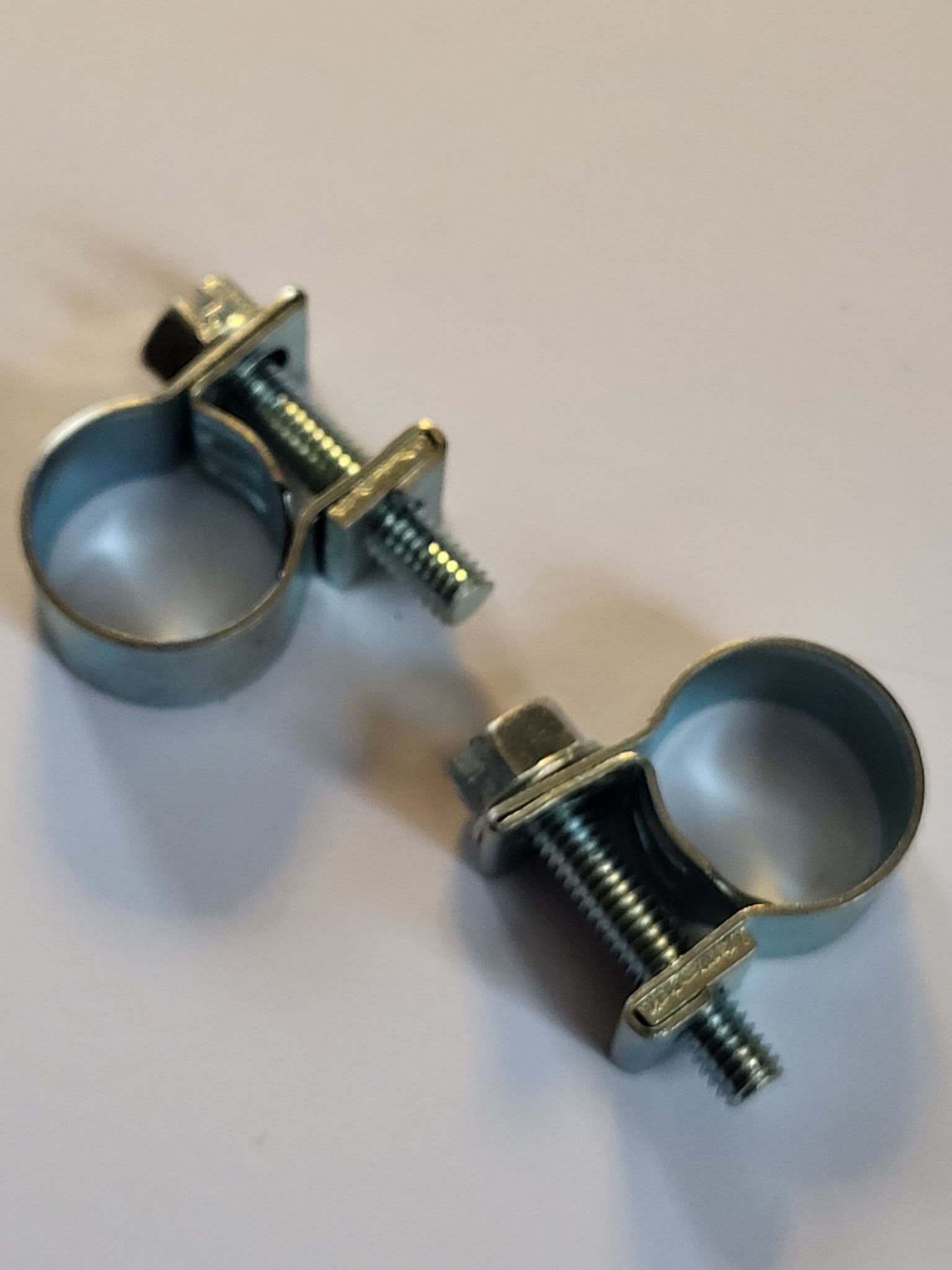 PETROL PIPE CLIPS PAIR
