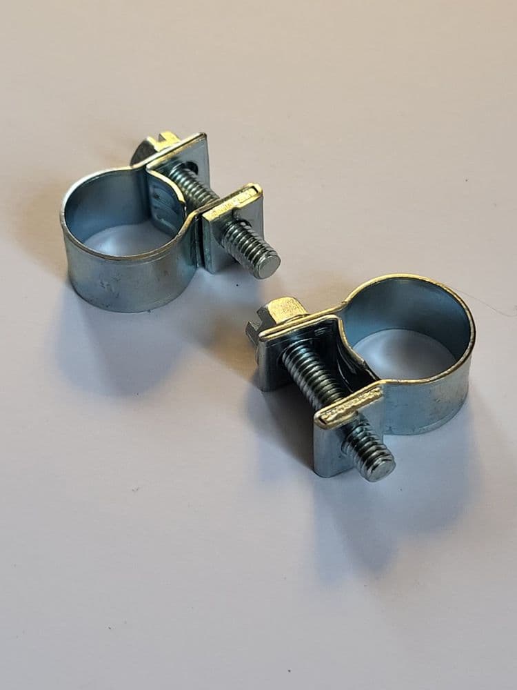 PETROL PIPE CLIPS PAIR