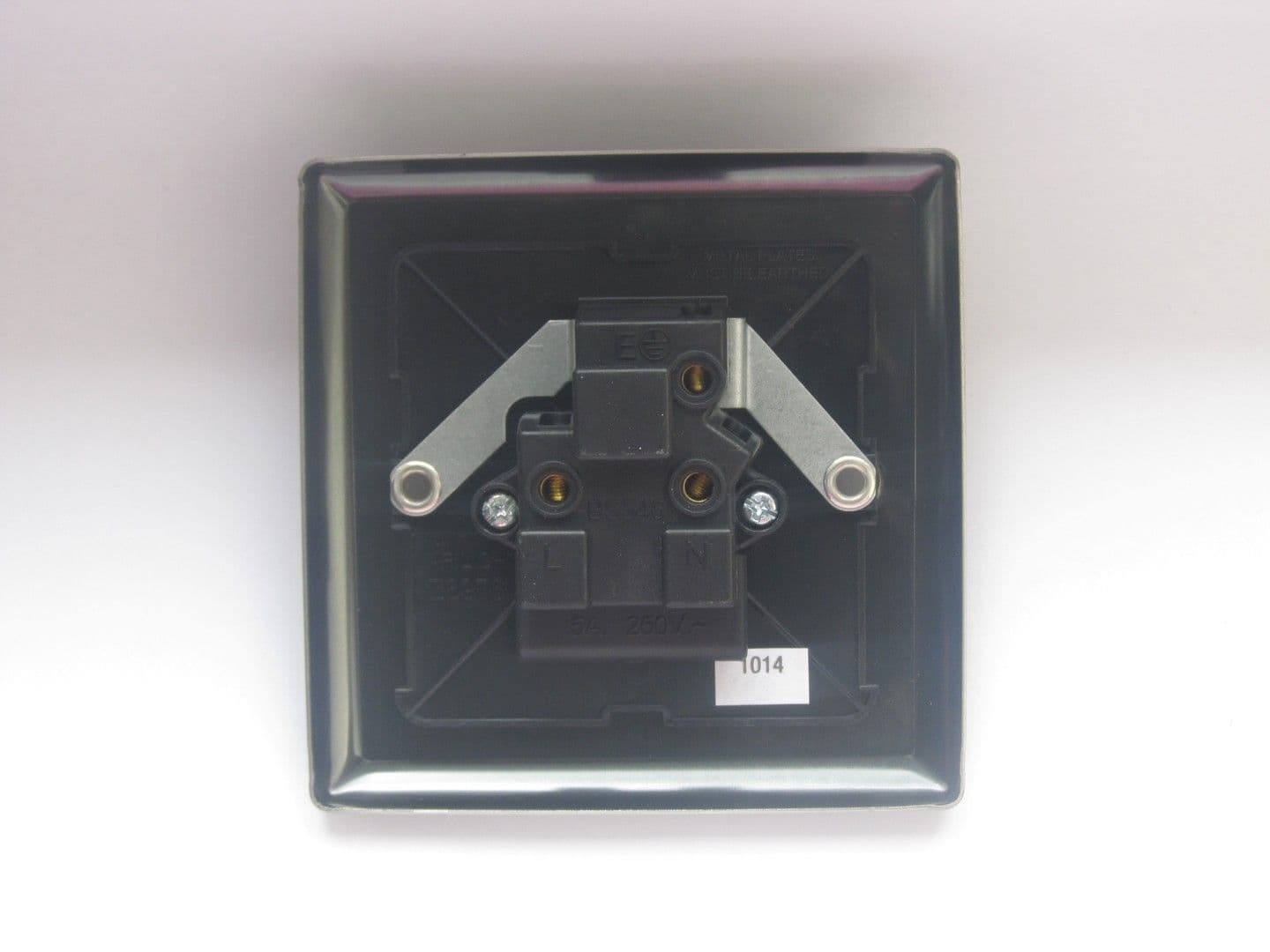 Varilight XBRP5AW Classic Brushed Brass 1 Gang 5A Round Pin Plug Socket