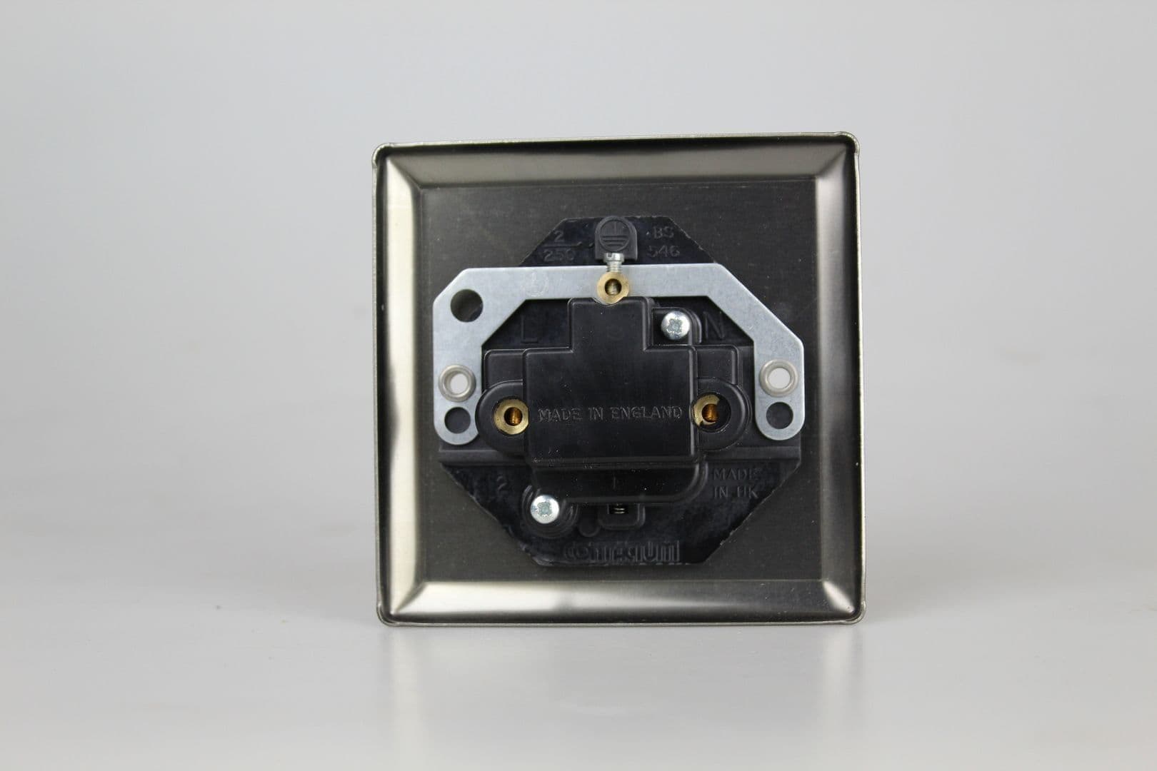 Varilight XBRP2AB Classic Brushed Brass 1 Gang 2A Round Pin Plug Socket