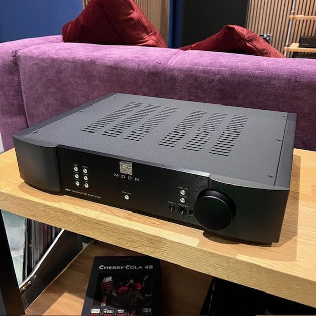 Moon 250i Integrated Amplifier - New in 2023 | Preowned | Audio Emotion