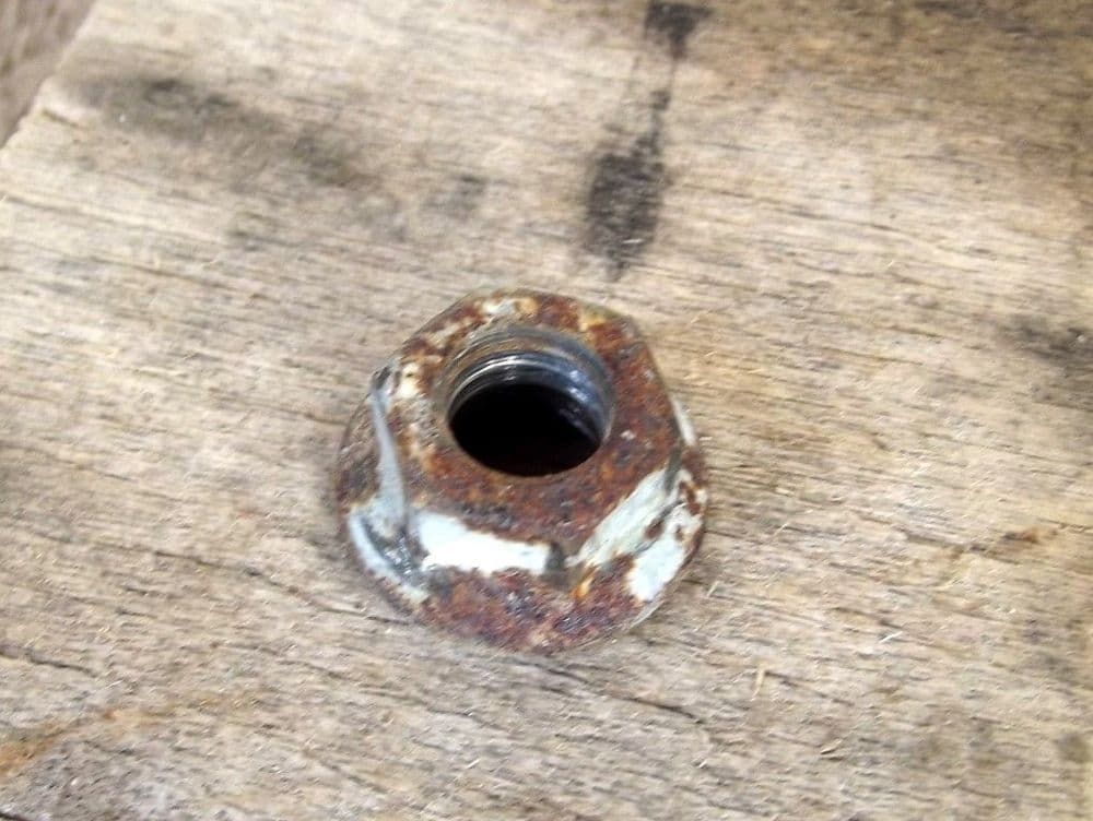 Anti roll bar mounting clamp nut rear Mazda MX-5 999400803 USED