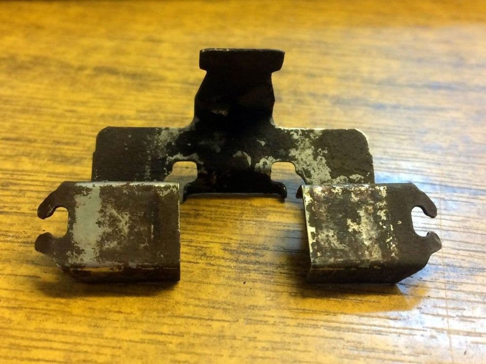 Brake pad clip rear Mazda MX-5 mk2 5 Sport 276mm big brake USED