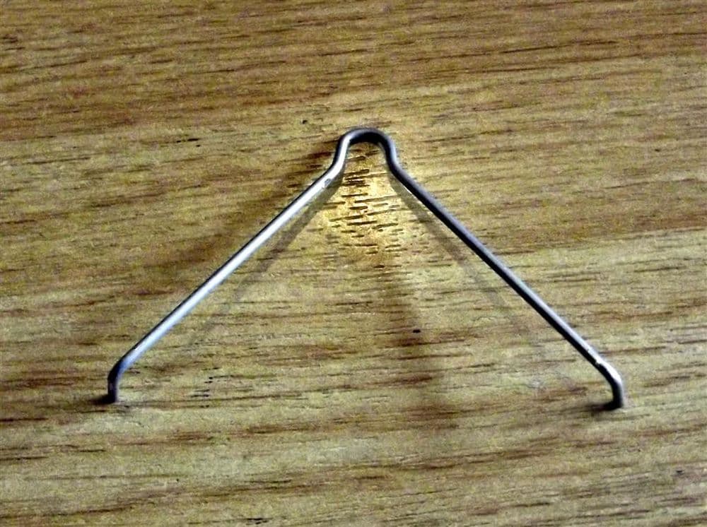 Brake pad spring front MX-5 mk1 1 6 V-shape