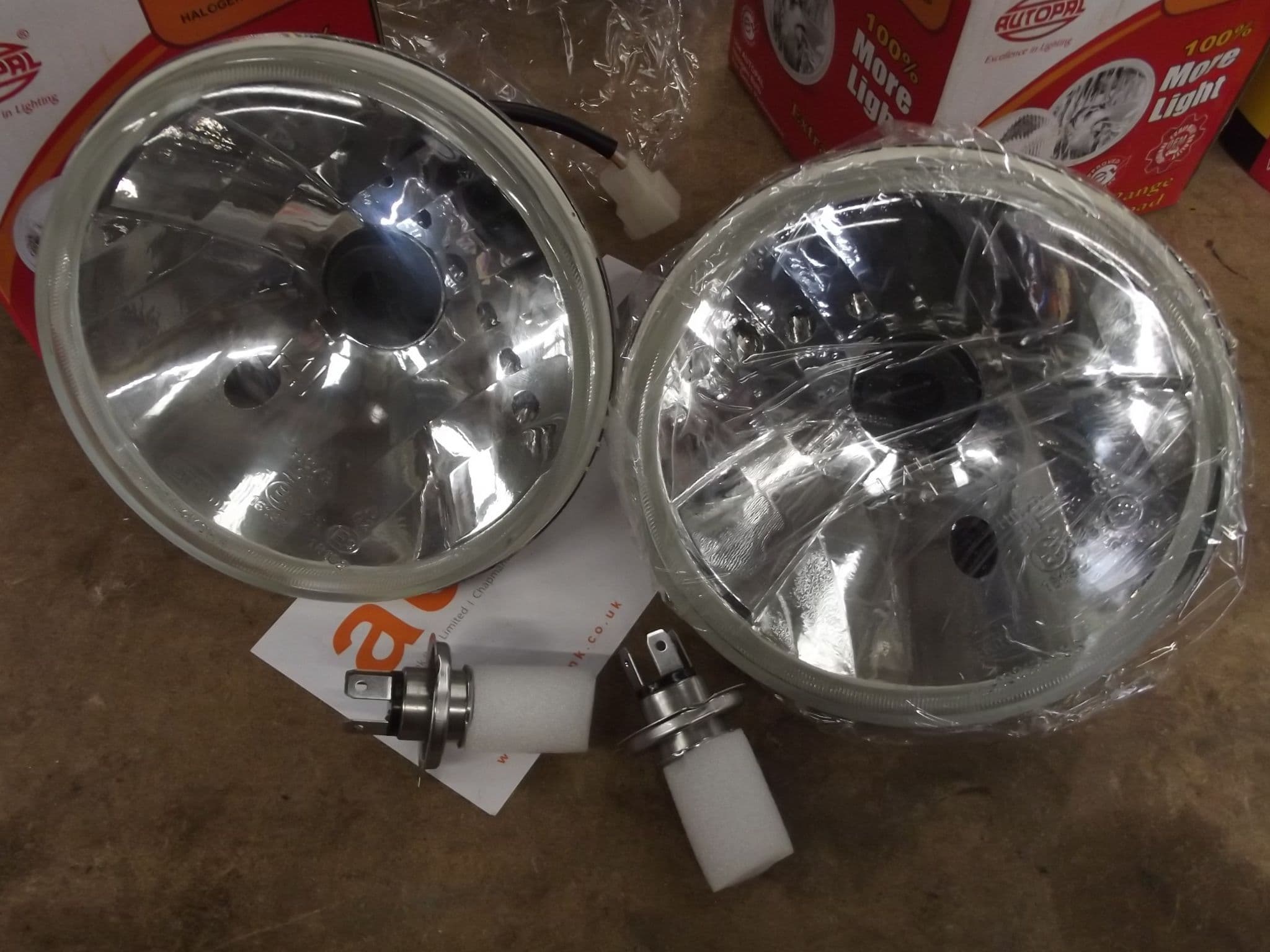 Headlamp units pair 7 halogen Clear lens type with bulbs