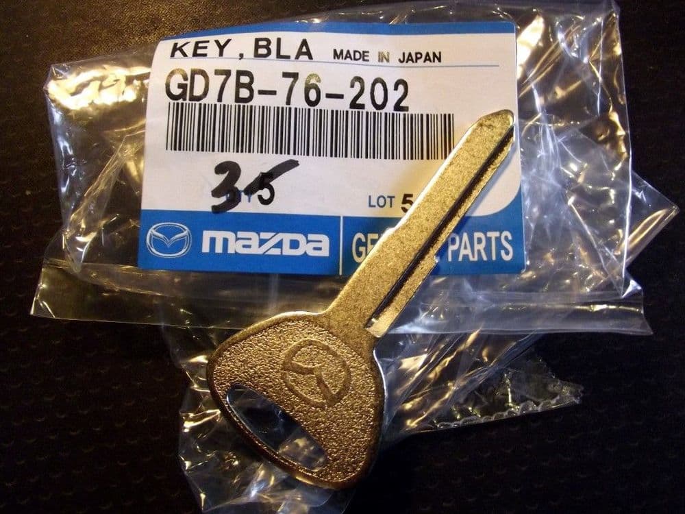 Key blank MX-5 mk2 no immobiliser chip genuine Mazda GD7B76202
