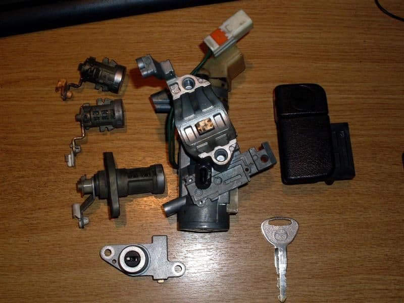 Lock set with key MX-5 mk2 1998-2005 USED