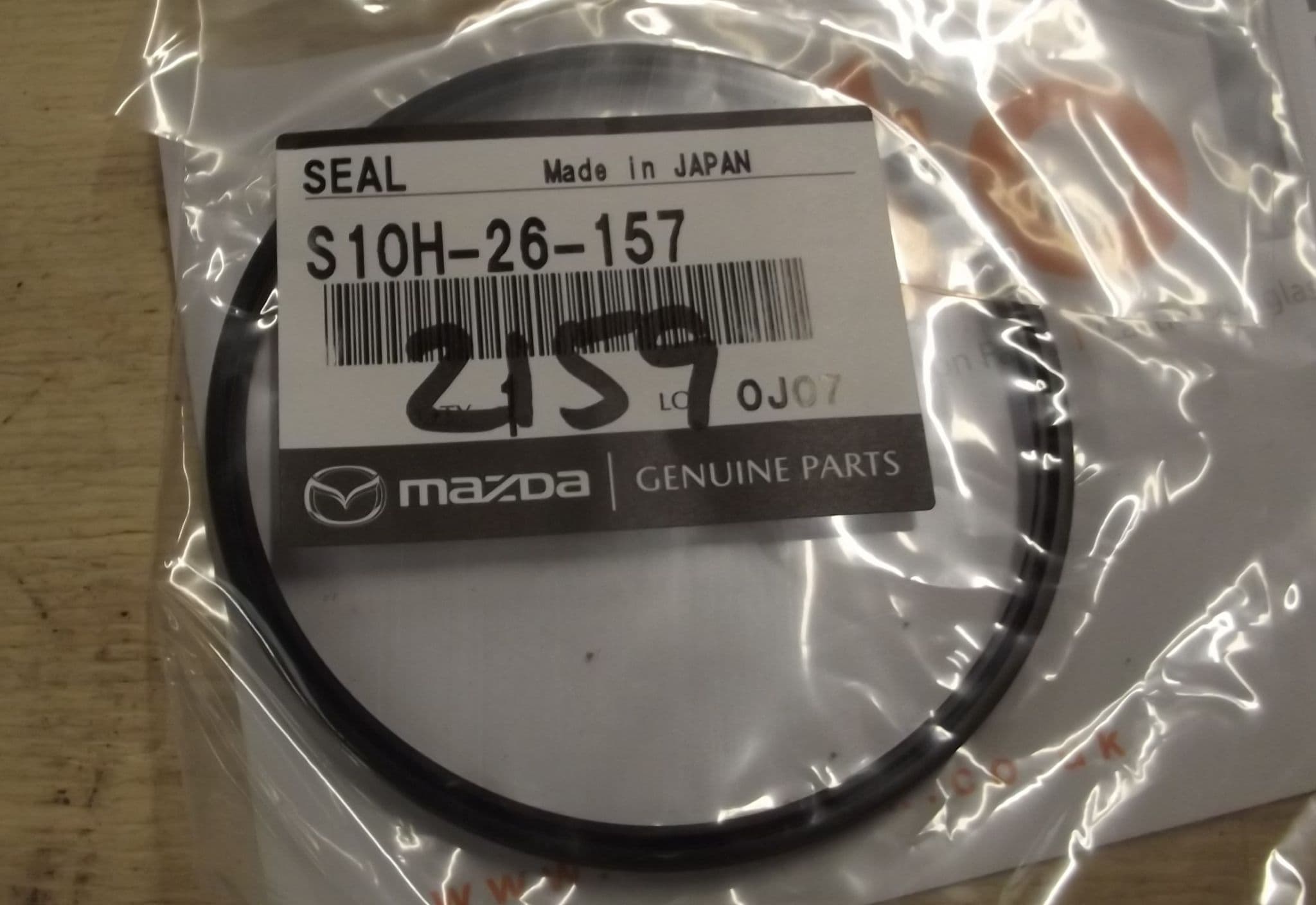 Oil seal genuine Mazda Bongo rear axle outer 92mm S10H26157