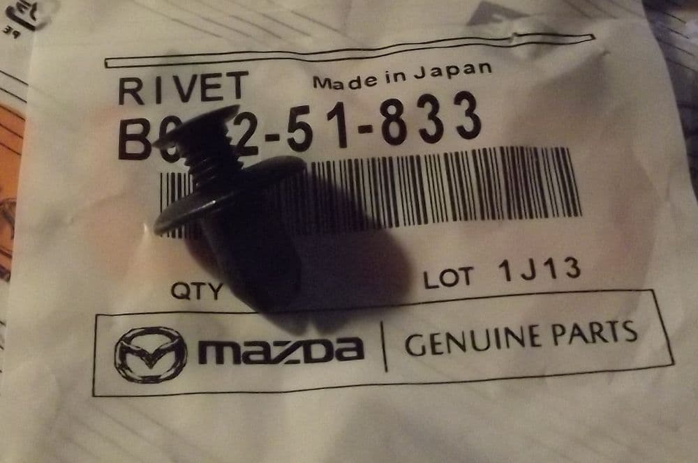 Rivet rear mudflap genuine Mazda MX-5 mk2 5 2001-05 B09251833
