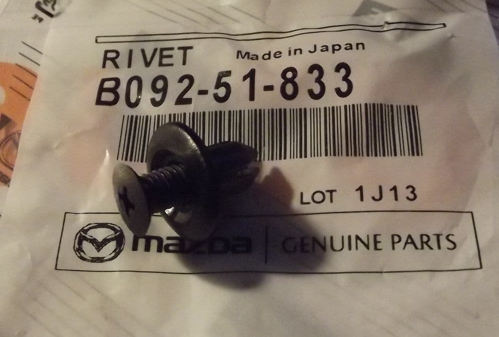 Rivet rear mudflap genuine Mazda MX-5 mk2 5 2001-05 B09251833