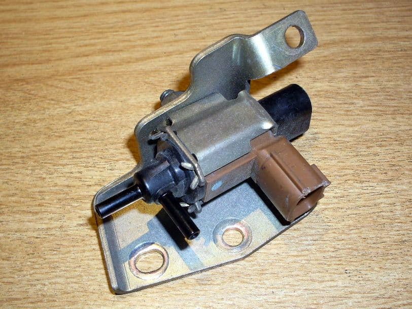 Solenoid valve VICS control MX-5 mk2 1 8 USED BP5W18741