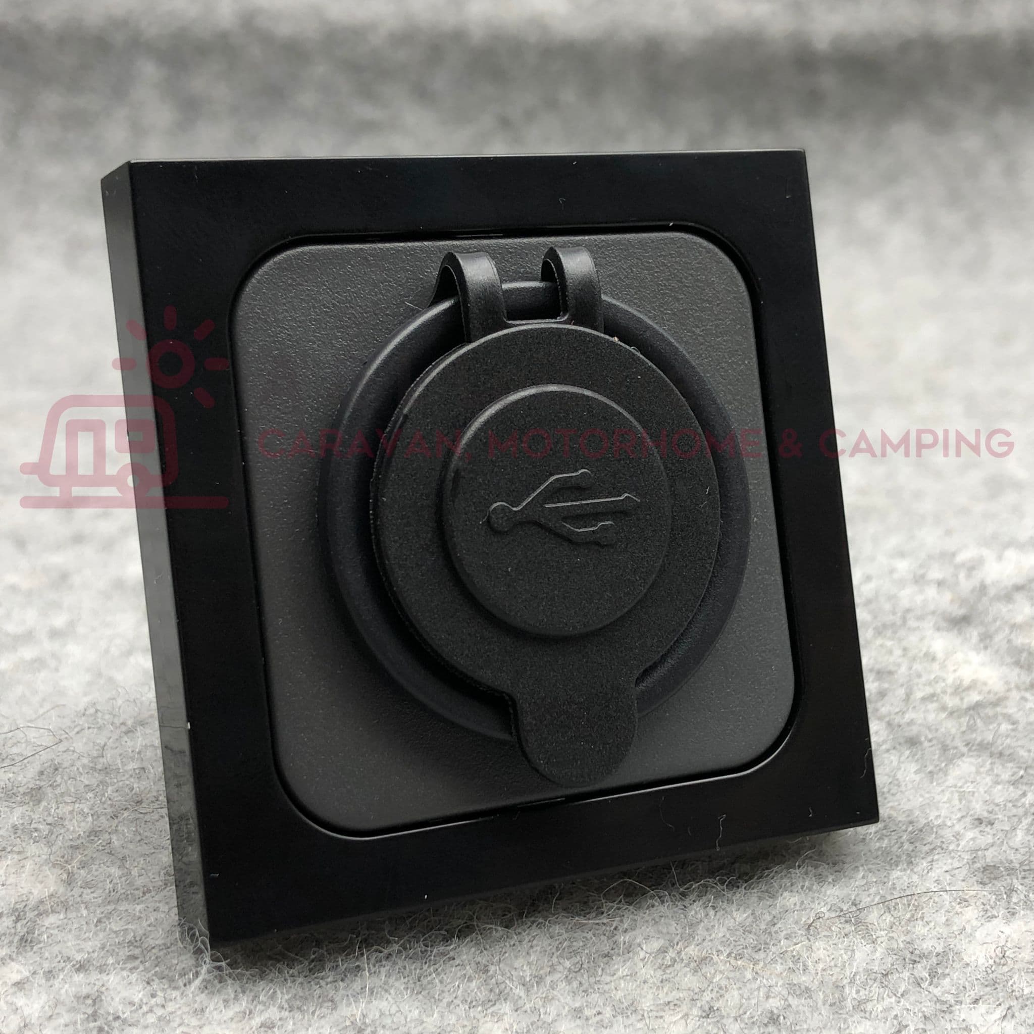 CBE C-Line Twin USB Socket & Faceplate Gloss Black - CG Range