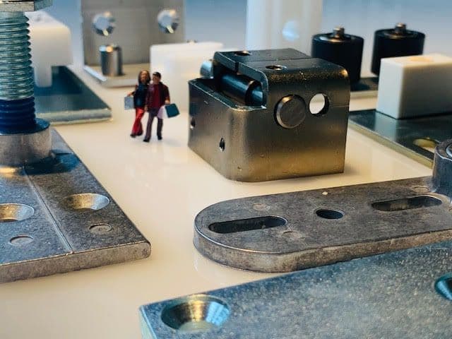 Automatic door floor guides