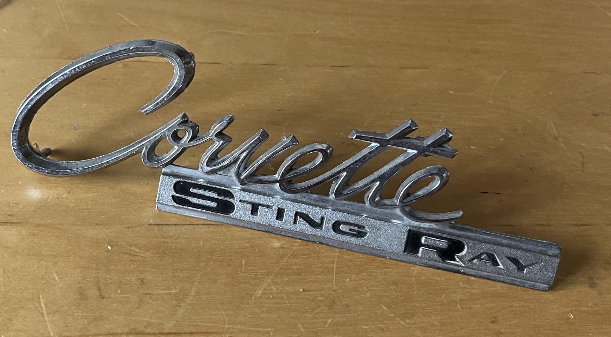 1963-1964 C2 Corvette Rear Stingray Script Emblem GM 3797414 USED