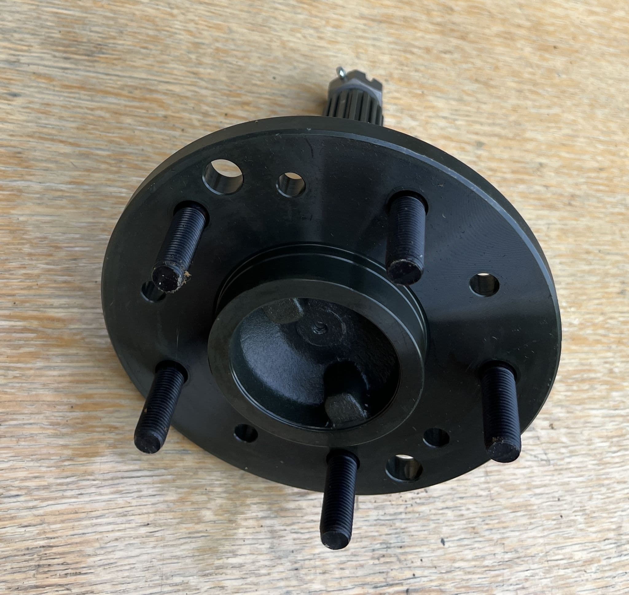 1963-1982 Corvette C2 C3 Rear Wheel Spindle GM 3872476 new