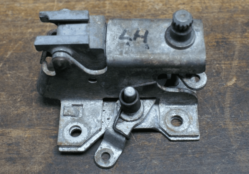 1968-1977 C3 Corvette LH inner Door Handle mech Pivot GM 3966719 Used