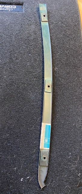 1968-1977 Corvette C3 RH Inside 1/4 retainer vertical Trim Moulding ...