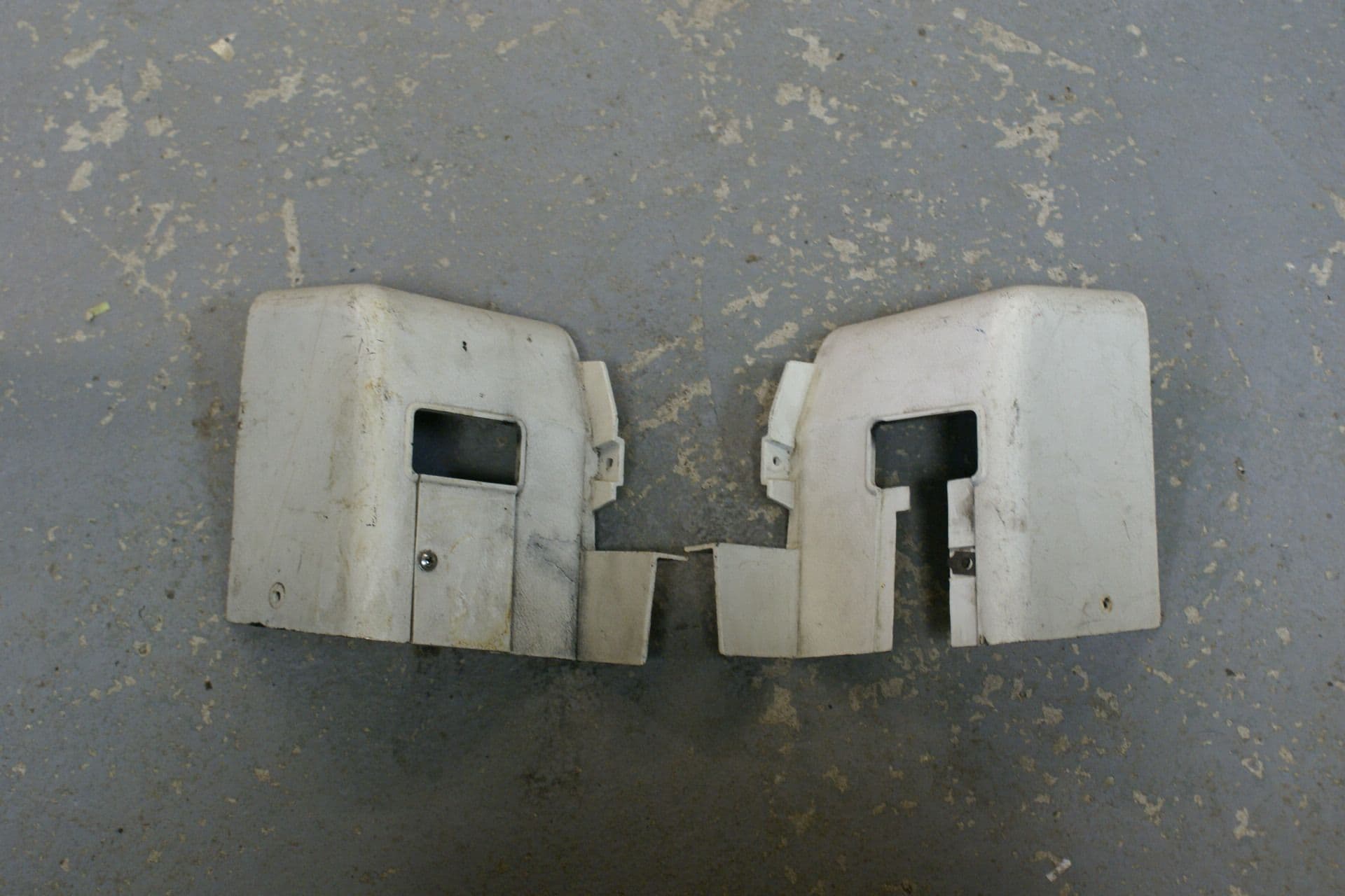 1968-1982 C3 Corvette Seat Belt Retractor Cover White LH & RH Pair GM ...