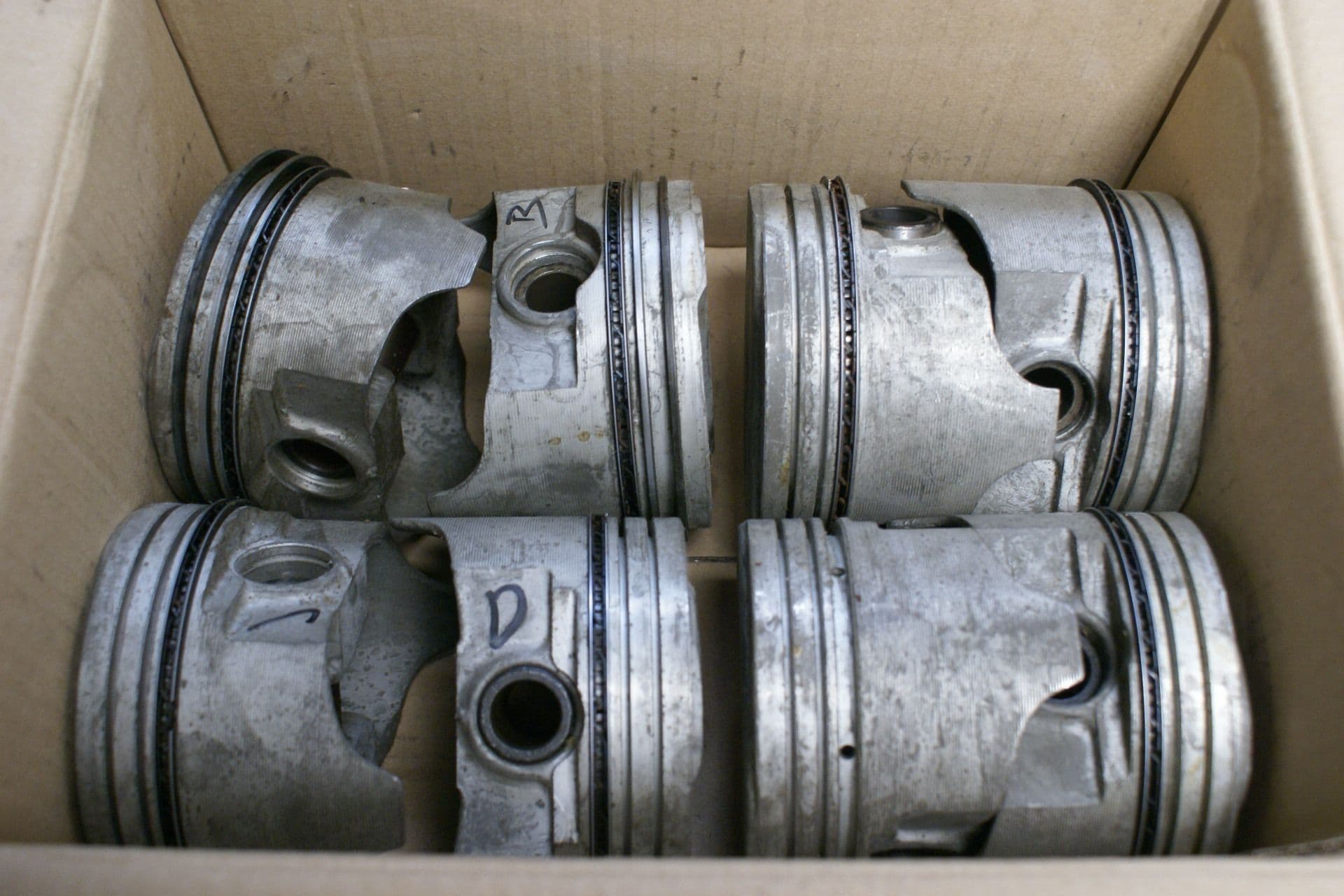 1971 Set of 8 LS6 Pistons 10 1 CR With C/C Heads GM 3999295 Shop Soiled New
