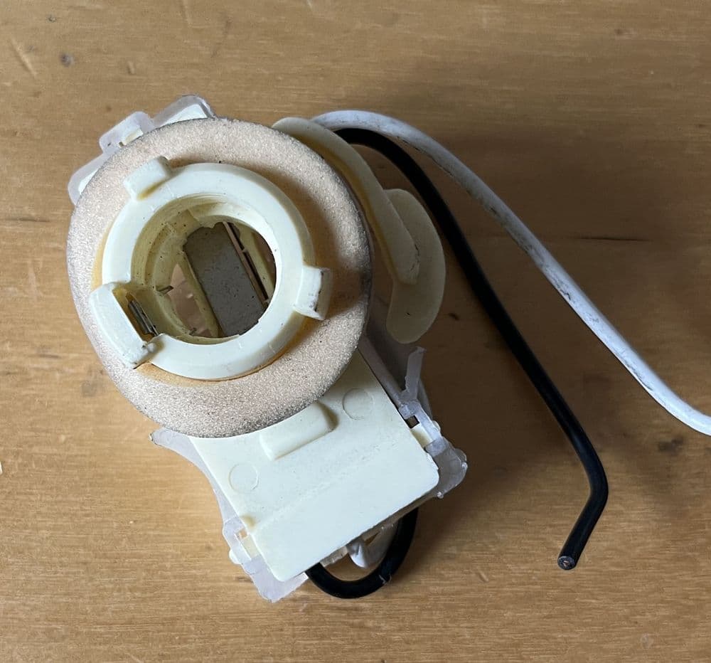 1975-96 85866 single pole 2-wire bulb Socket with Pigtails New