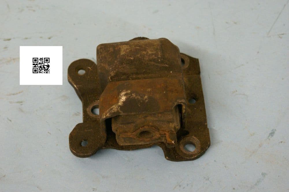 1984-1996 Corvette C4 Engine Motor Mount Used Fair