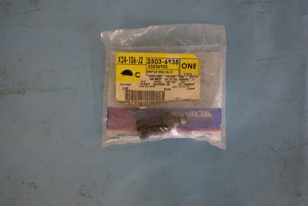 1990-1996 Corvette C4 Oil Pressure Switch GM 25036935 New Box C