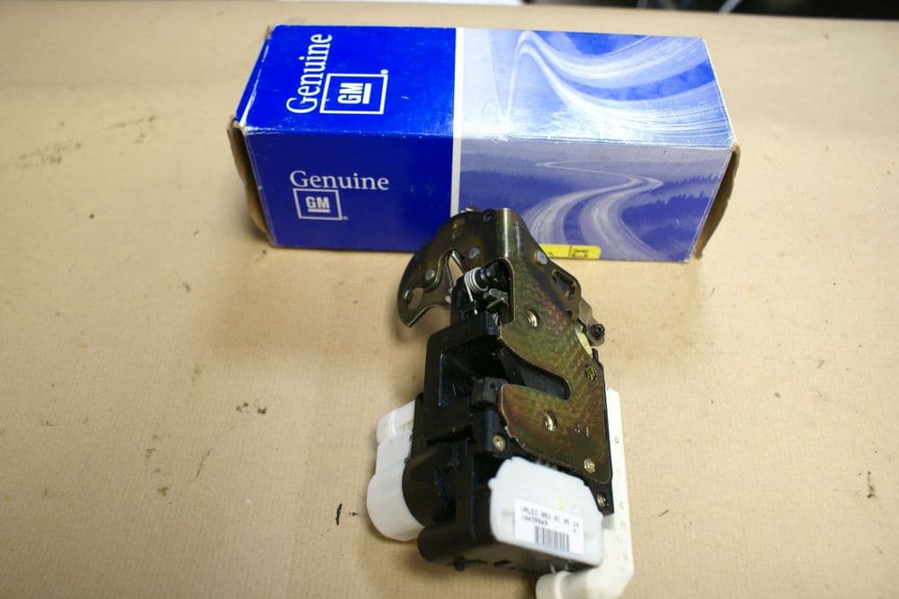 1997-2004 C5 Corvette Door Lock LH GM 10346748 Used