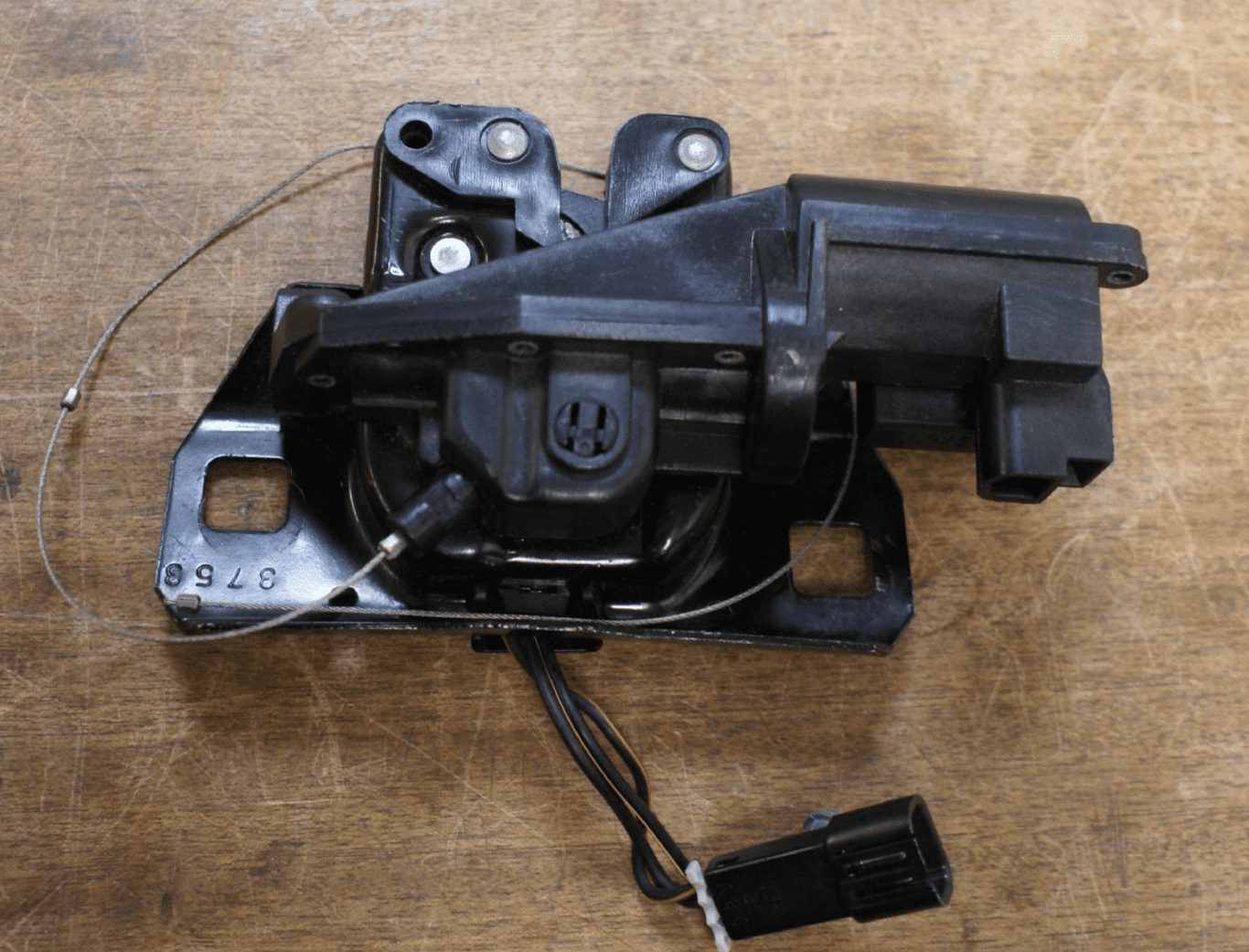 1998-2004 C5 Corvette Conv/Z06 Trunk Release Latch W/Solenoid Used