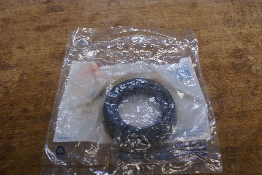 Rear Axle Shaft Seal GM 19259473 New