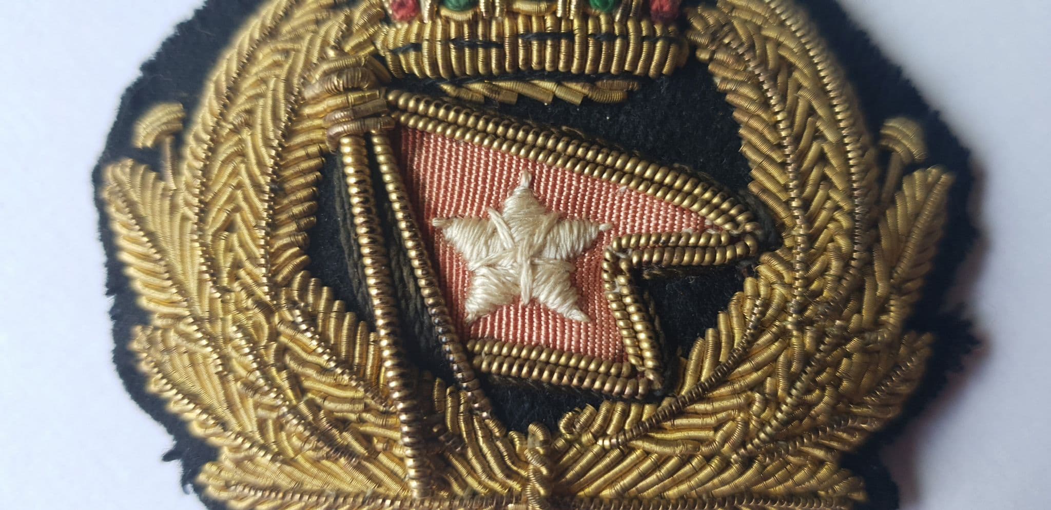 genuine/original white star line officers cap badge
