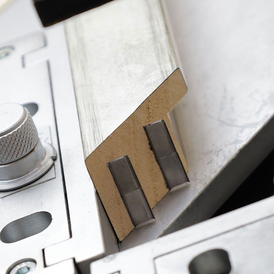 UK Premier UNI Framing Wedges/V-Nails - 15mm Hardwood/MDF