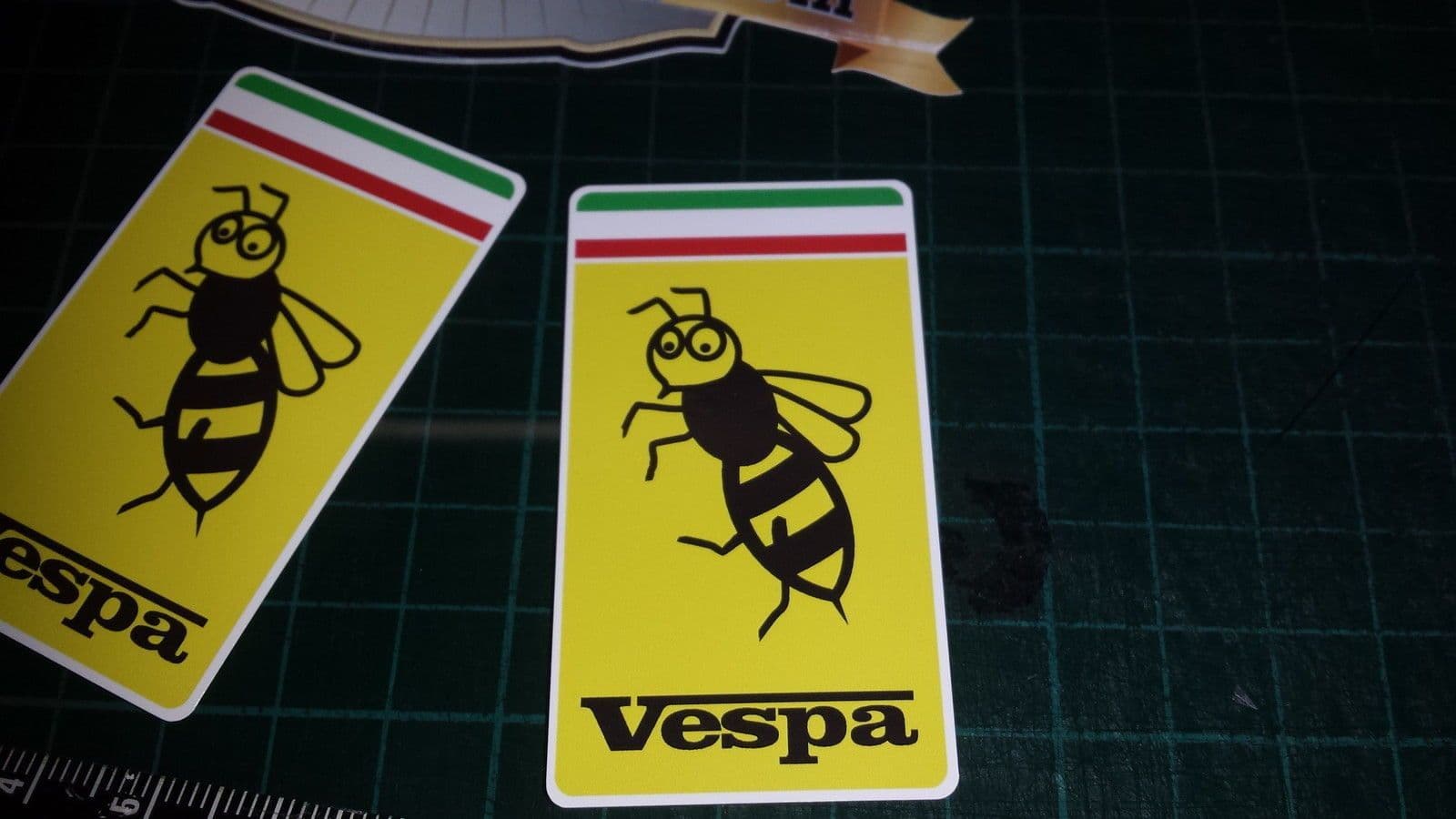 2x Vespa Wasp Full Colour Decals Stickers Vespa Mod GTS PX ET 125 250 300