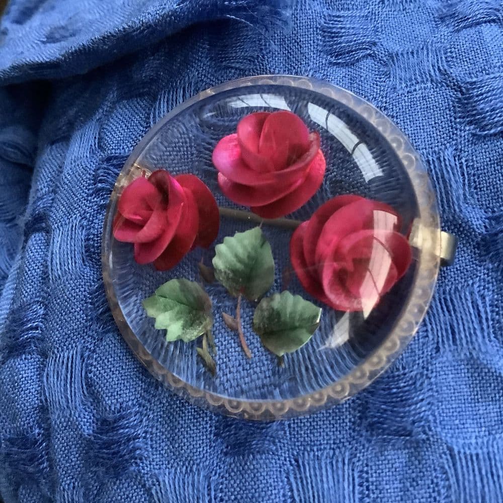 A Lucite Brooch 1940s/1950s with Three Red Roses On hold