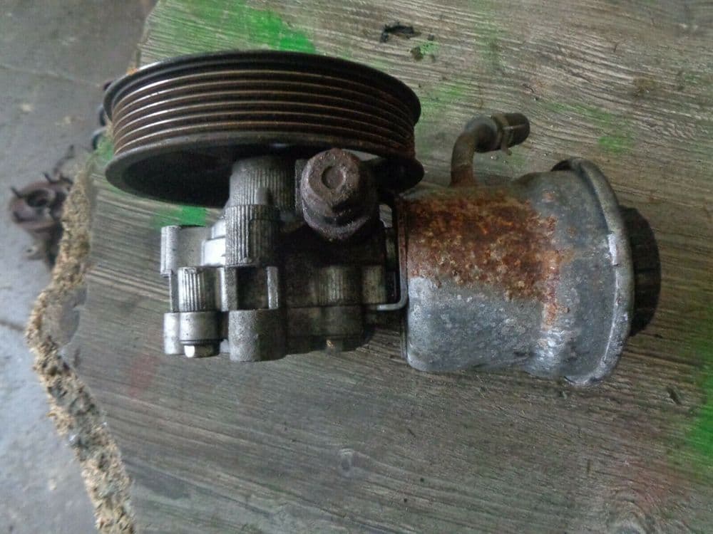 toyota avensis 2 2 d4d - power steering pump 2003-2005