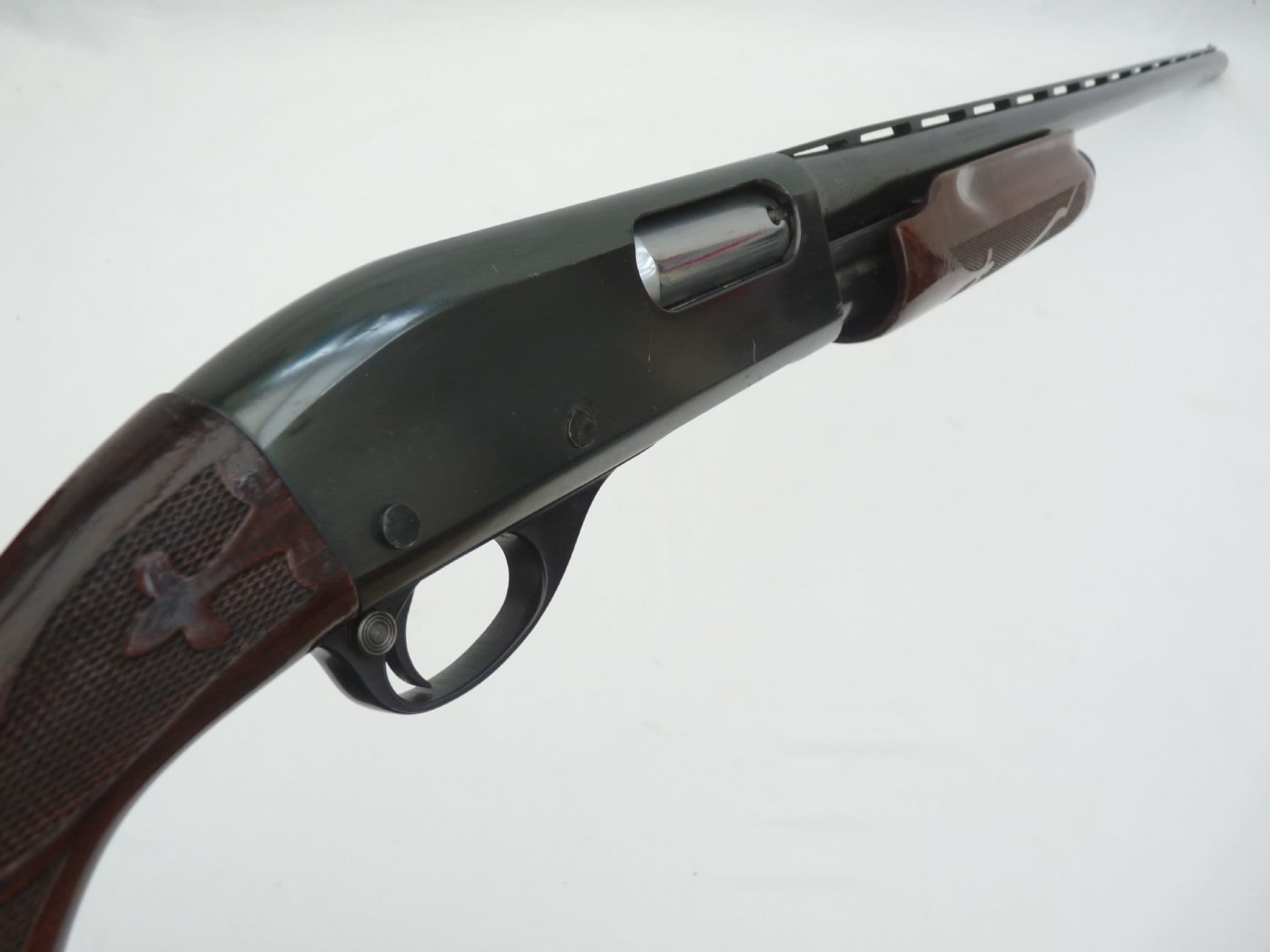 Deactivated Remington Magnum model 870 12 gauge pump-action shotgun SOLD