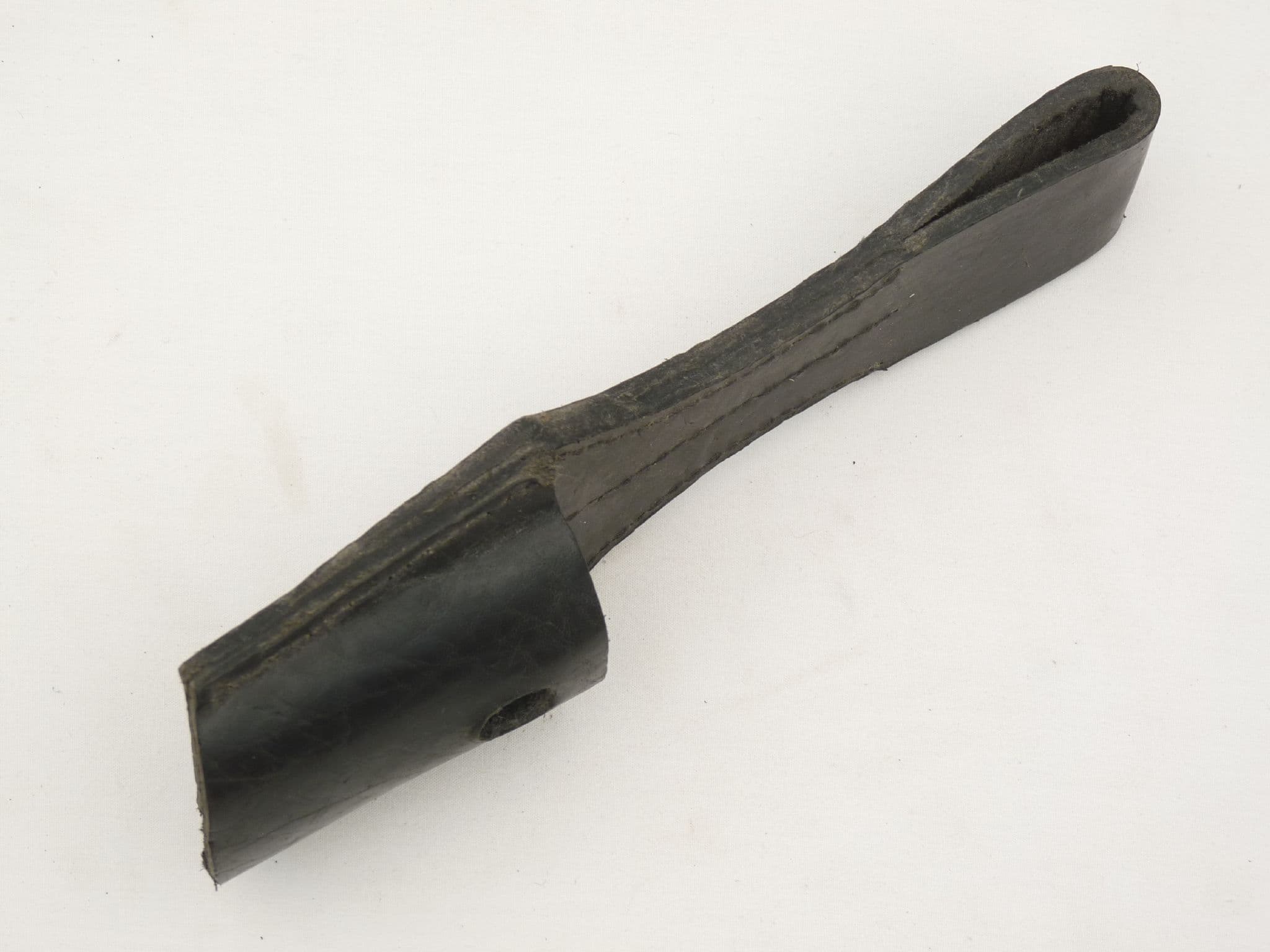 Repro German WW1 G98 S1898/05 butcher bayonet leather frog SOLD