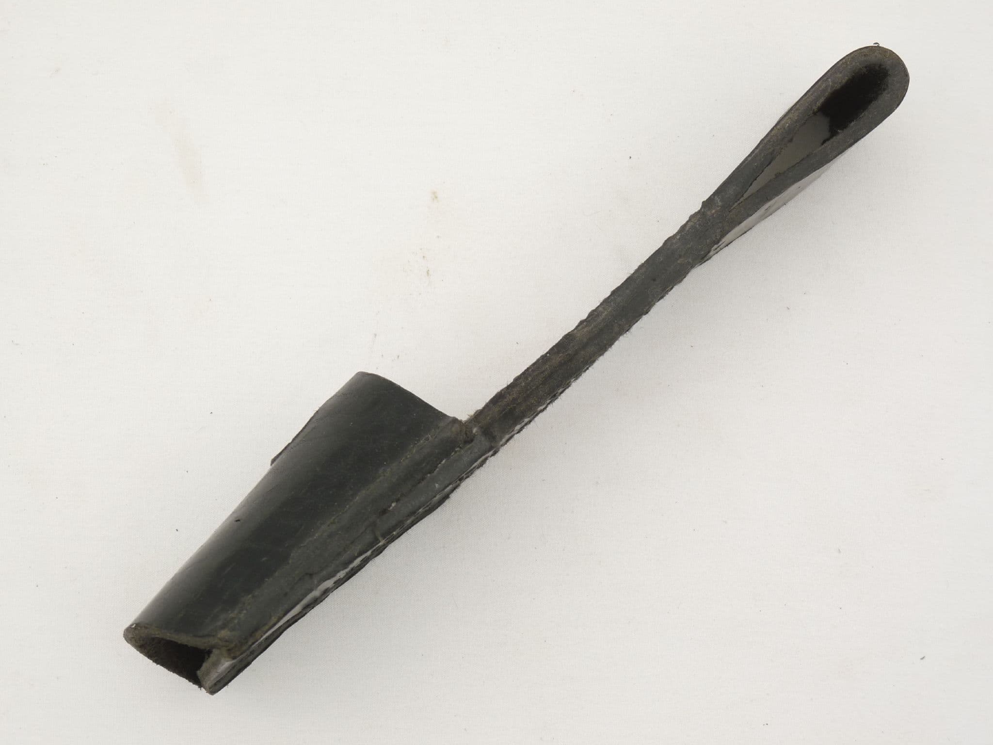 Repro German WW1 G98 S1898/05 butcher bayonet leather frog SOLD