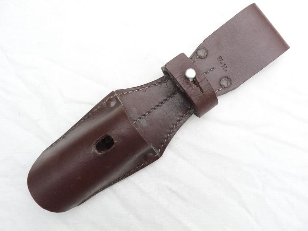 Repro German WW1 S1898/05 butcher bayonet brown leather cavalry frog