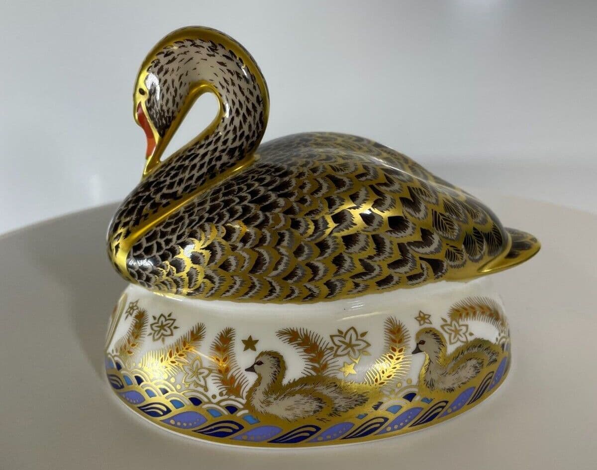 Royal Crown Derby Black Swan Paperweight