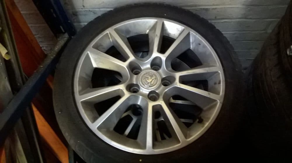 VAUXHALL ASTRA ALLOY WHEEL 17" INC TYRE TWINTOP