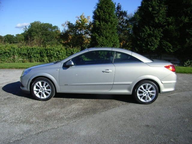 VAUXHALL ASTRA ALLOY WHEELS 17" INC TYRE 4X FULL SET