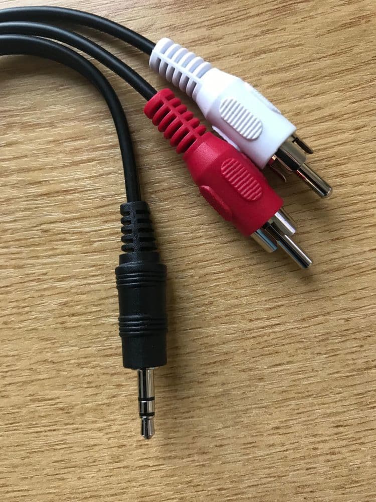 2 x Phono - 3 5mm Jack 2M audio input lead