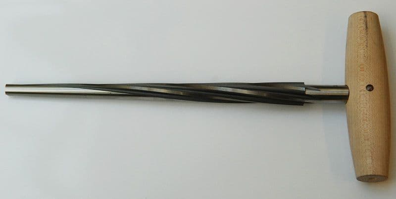 Cello spiral cut peg hole reamer