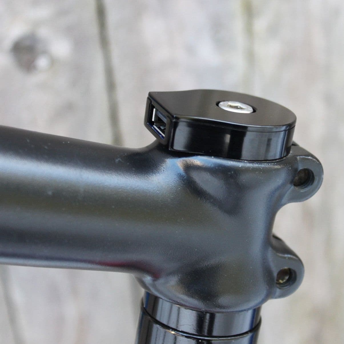 Sinewave Cycles Reactor Dynamo Powered Charging Device