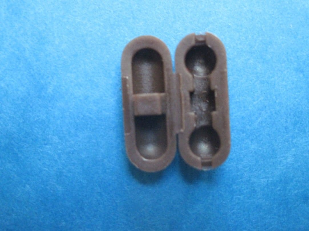 BROWN PLASTIC CHAIN CONNECTORS-JOINERS-SUITABLE FOR ALL TYPES OF CHAIN