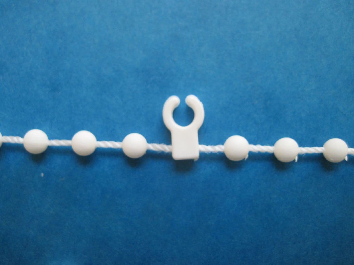 HILLARYS WHITE VERTICAL BLIND LINK BEAD CHAIN