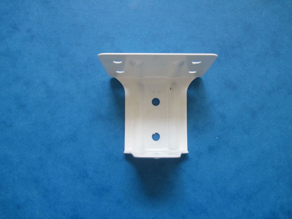 VENETIAN BLIND CENTER SUPPORT BRACKET FOR APPROX 43MM TOP BOX
