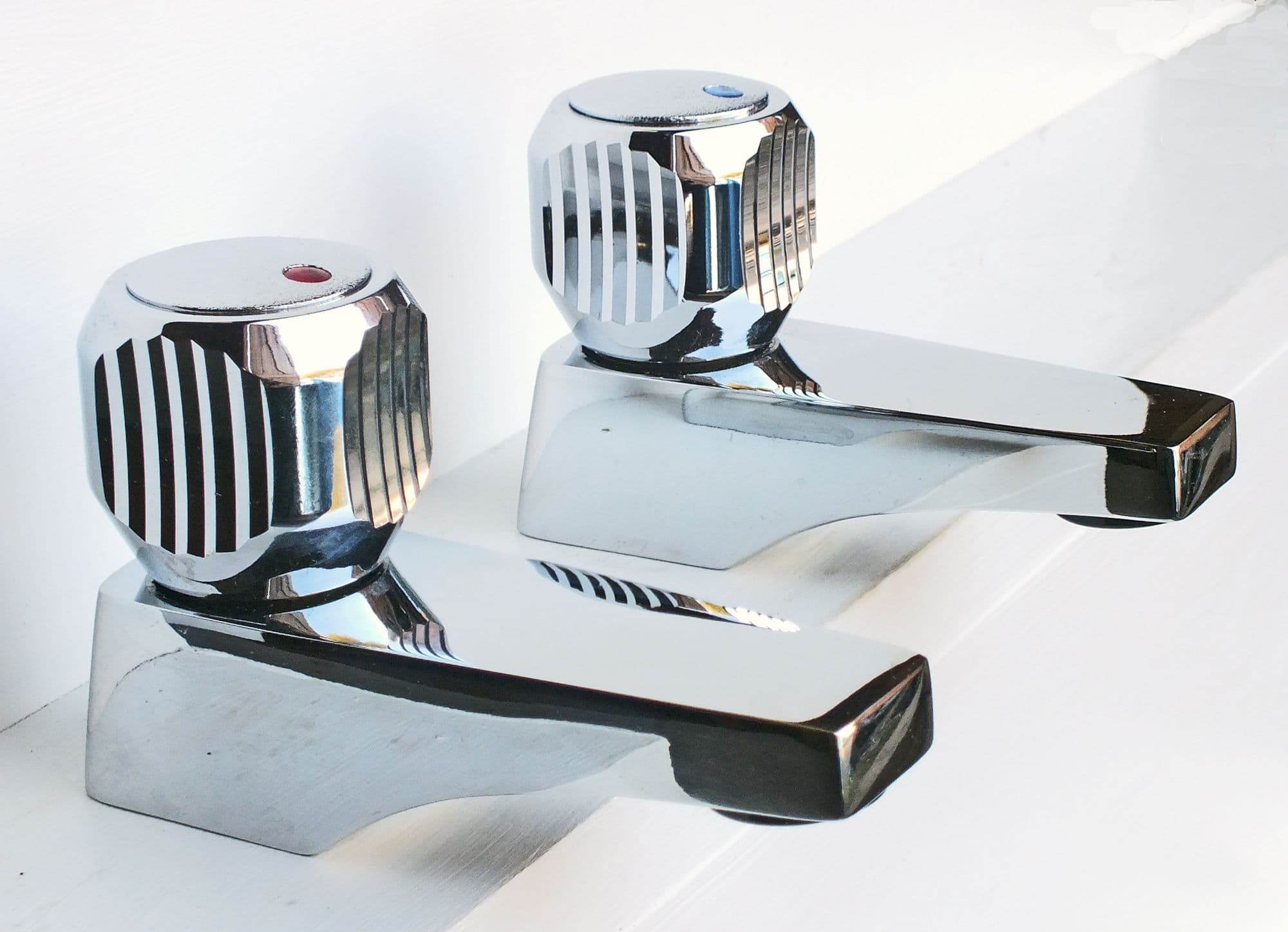 Classic Retro ceramic disc Chrome plated 3/4" bath pillar taps